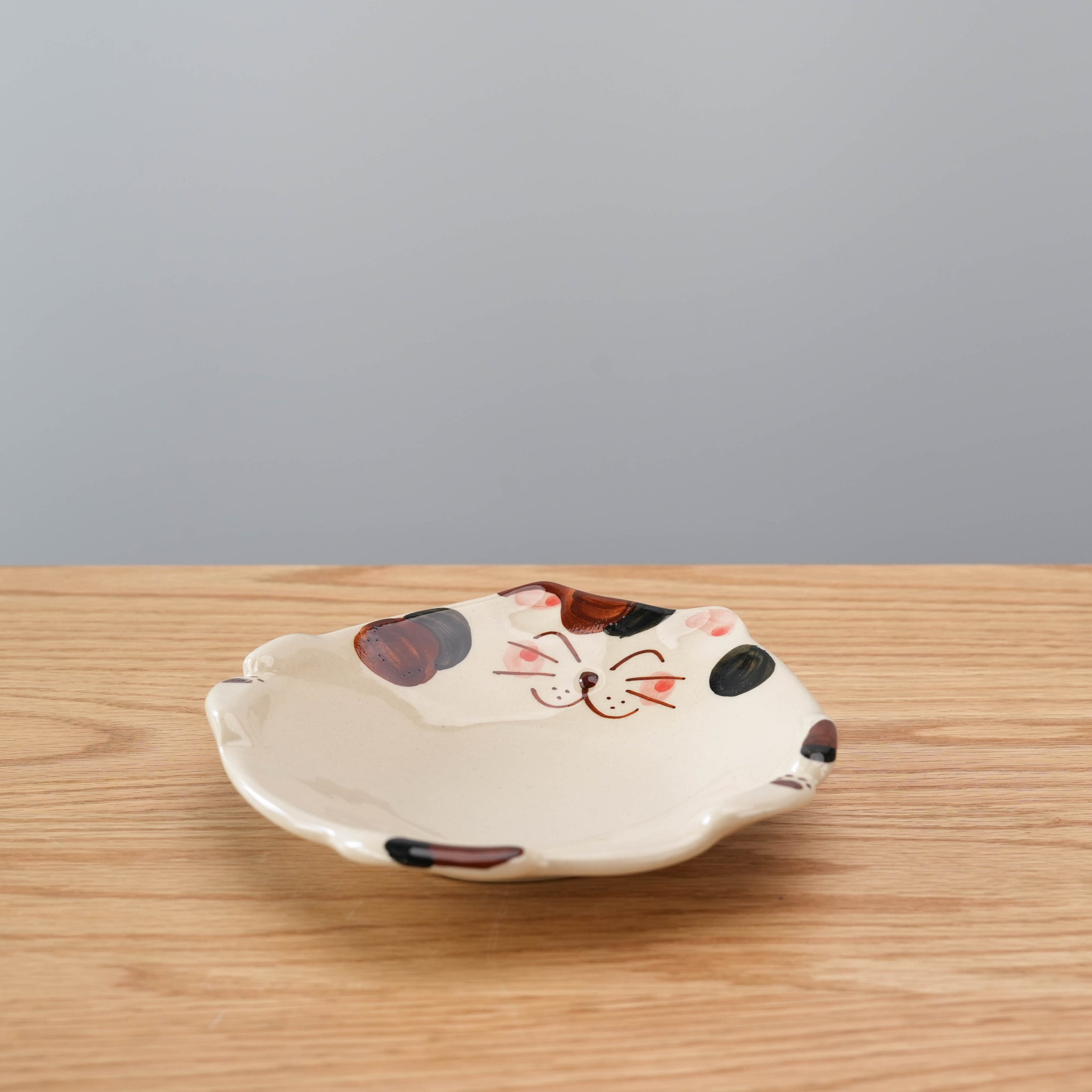 Calico Cat Plate - Hasami Ware | Japanese Design