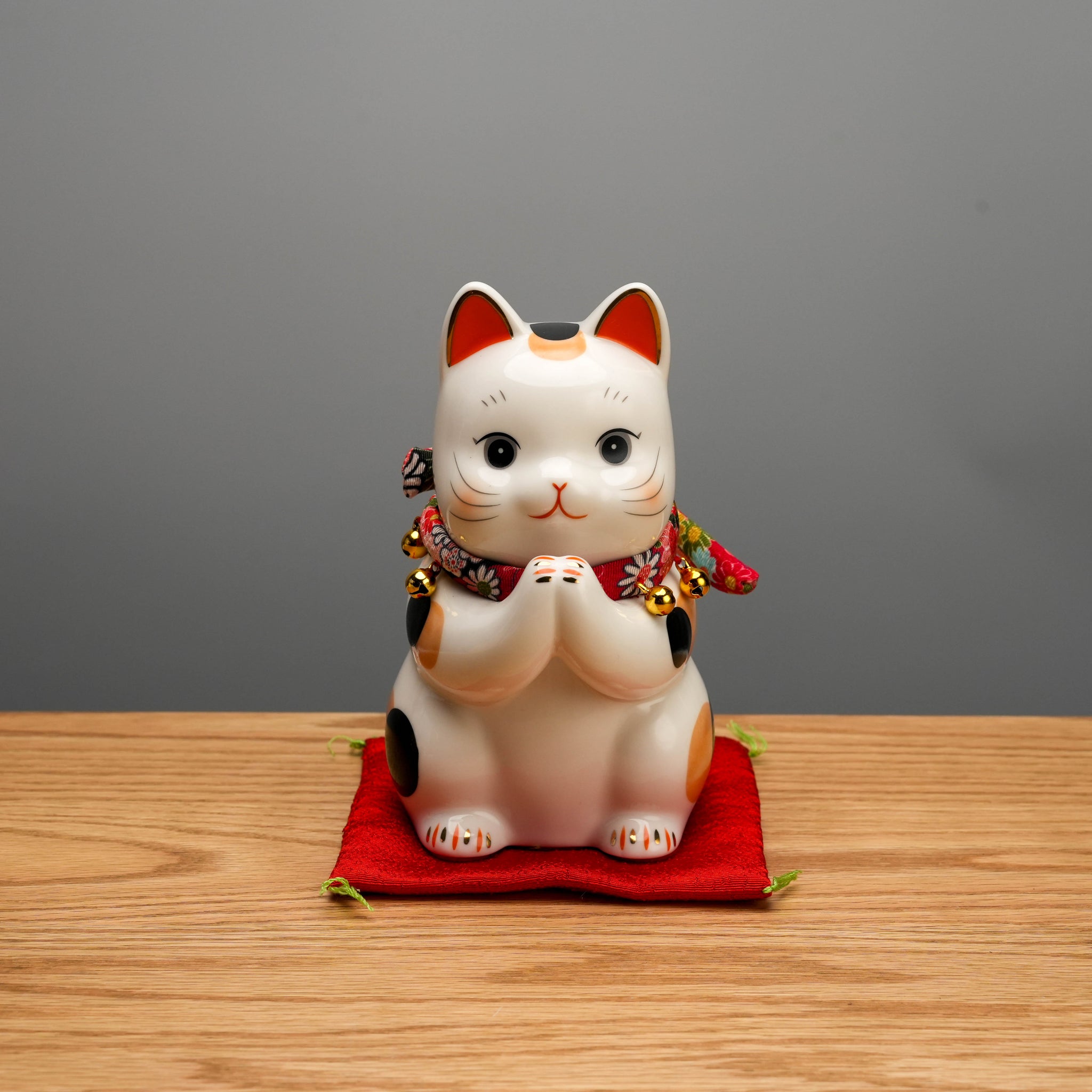 Yakushigama Begging Cat - Lucky Ornament | Invites Good Fortune
